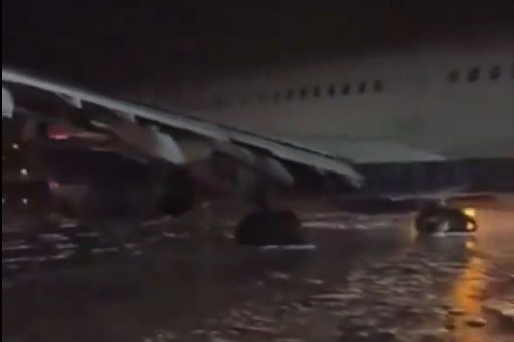 Felszállás közben kigyulladt egy A321-es futóműve Felszállás közben kigyulladt egy A321-es futóműve